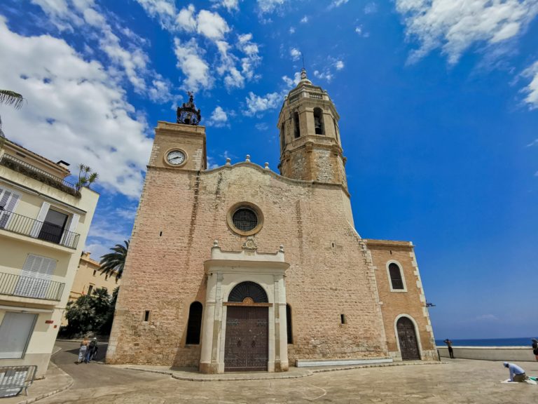 Sitges Spanien: Sehenswürdigkeiten, Tipps & mehr bei Barcelona