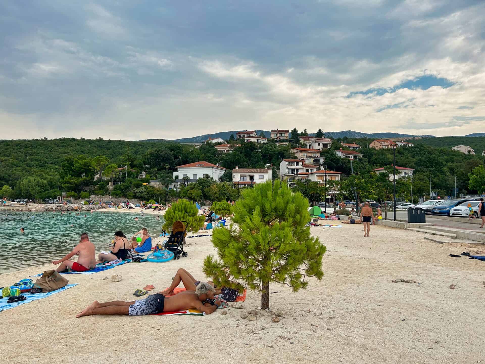 Jadranovo Strand: 9 Strände + Tipps für Schaukel & Unterkünfte