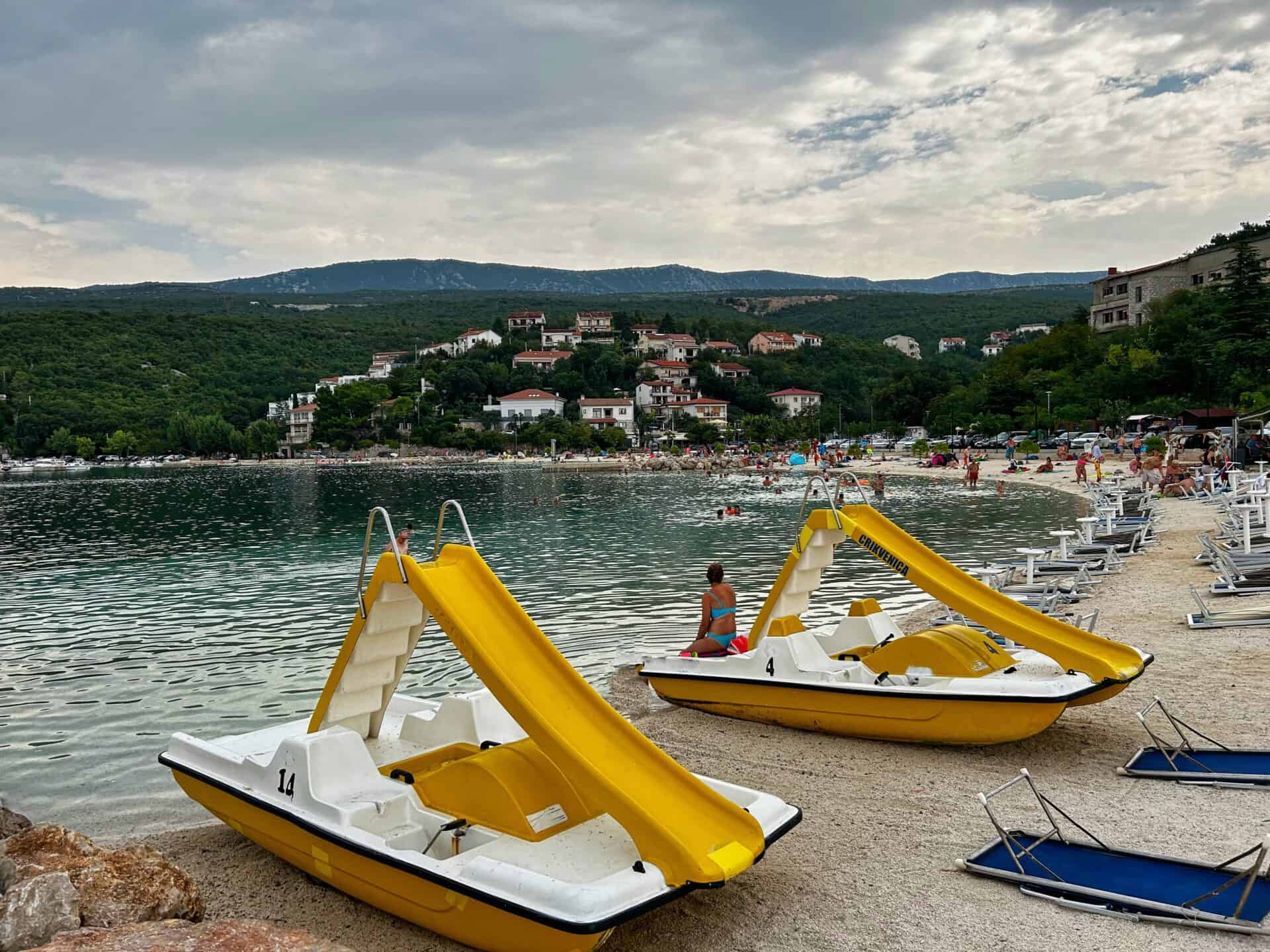 Jadranovo Strand: 9 Strände + Tipps für Schaukel & Unterkünfte