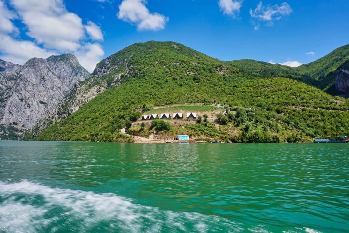 Komani Lake: Alle Infos für den Koman See in Albanien