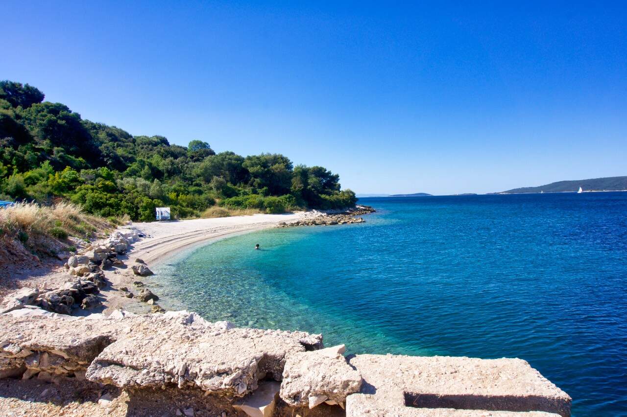 Die 7 schönsten Strände in Trogir, die sich wirklich lohnen (2025) mit ...